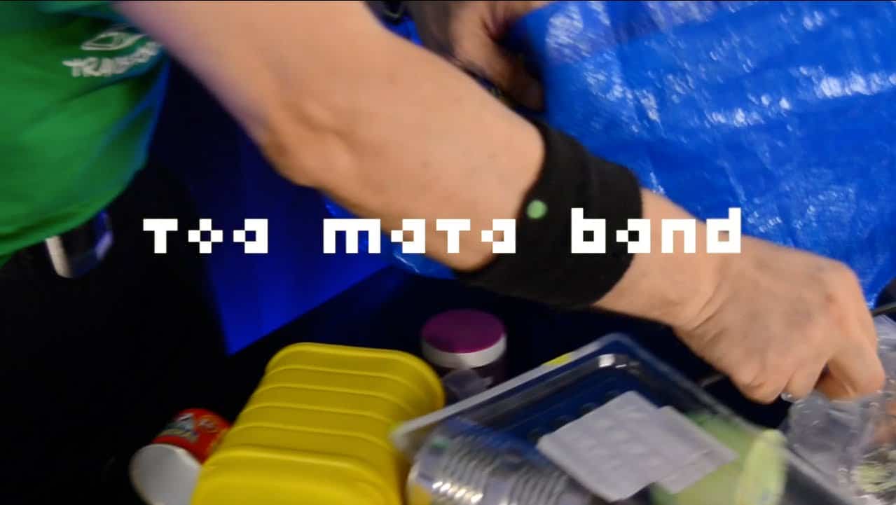 Lego-gubbar spelar Depeche Mode-låt